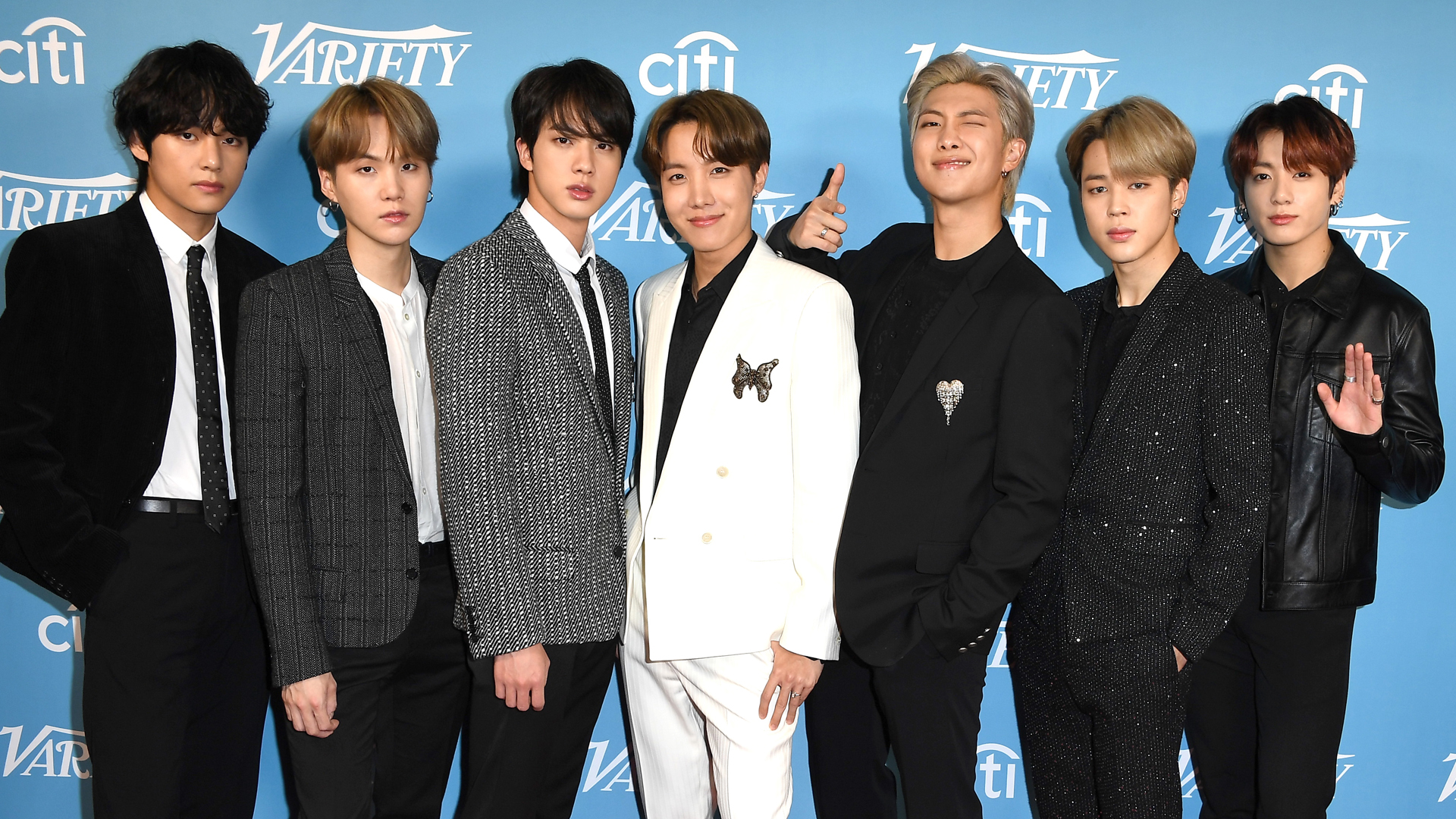BTS and Ariana Grande Posted a Photo Together on Twitter and Yes, That ...