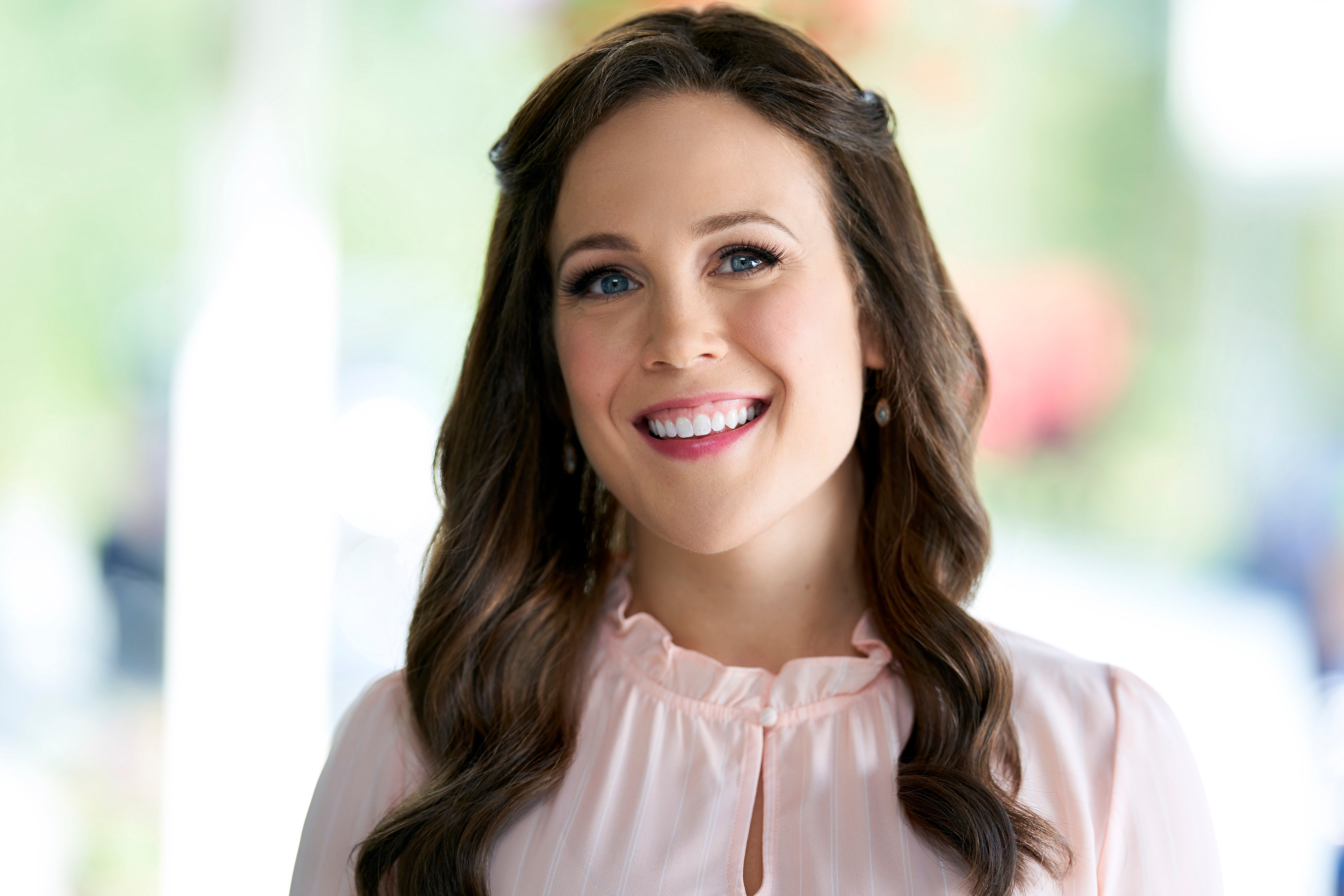 'When Calls the Heart': Why Did Erin Krakow Replace Poppy Drayton as ...