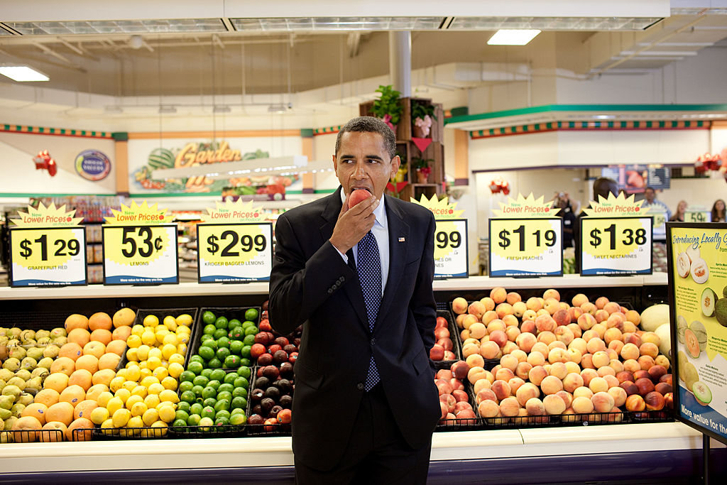 Barack Obama's Favorite Food Is Broccoli, But What Does He Like to Eat ...