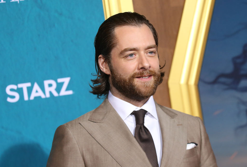'Outlander' Star Richard Rankin on Why Roger Didn't Kiss Morag