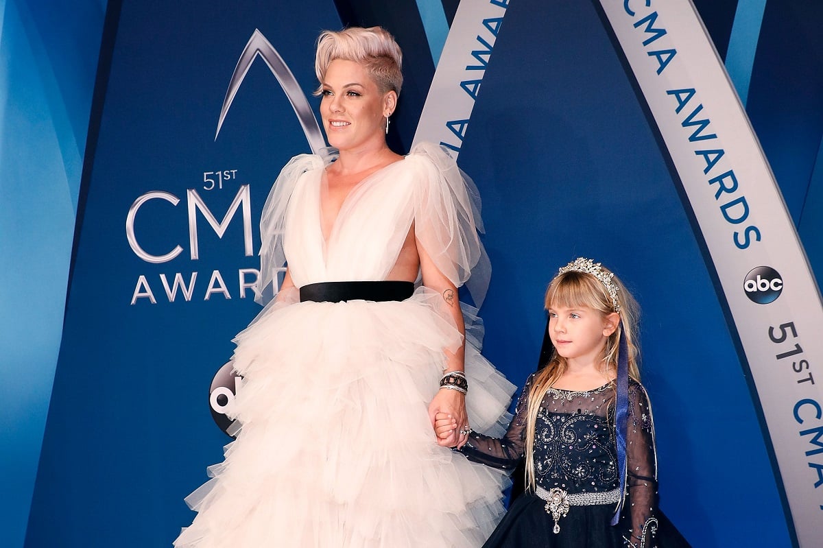 Fans Can’t Get Over This Video of Pink and Her Daughter Willow Singing ...