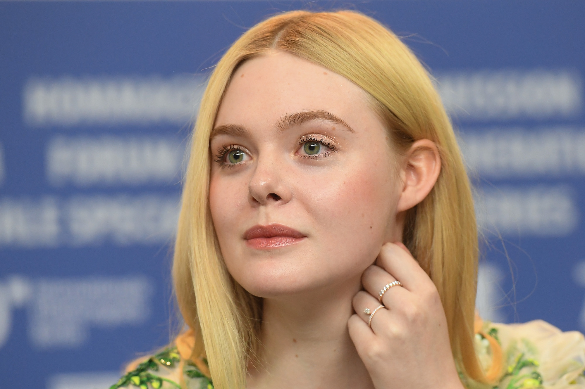 How Elle Fanning and Dakota Fanning Are Related to Both Queen Elizabeth ...