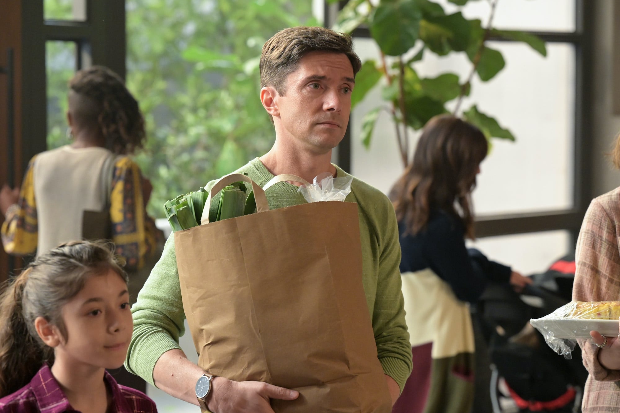 'Home Economics': Topher Grace Explains the TV Family's Undeniable ...