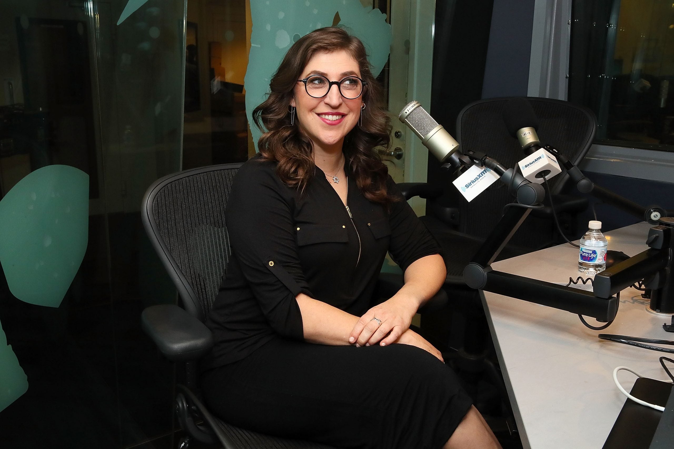 'Jeopardy!' Host Mayim Bialik Once Revealed What Makes Someone a 'Geek ...