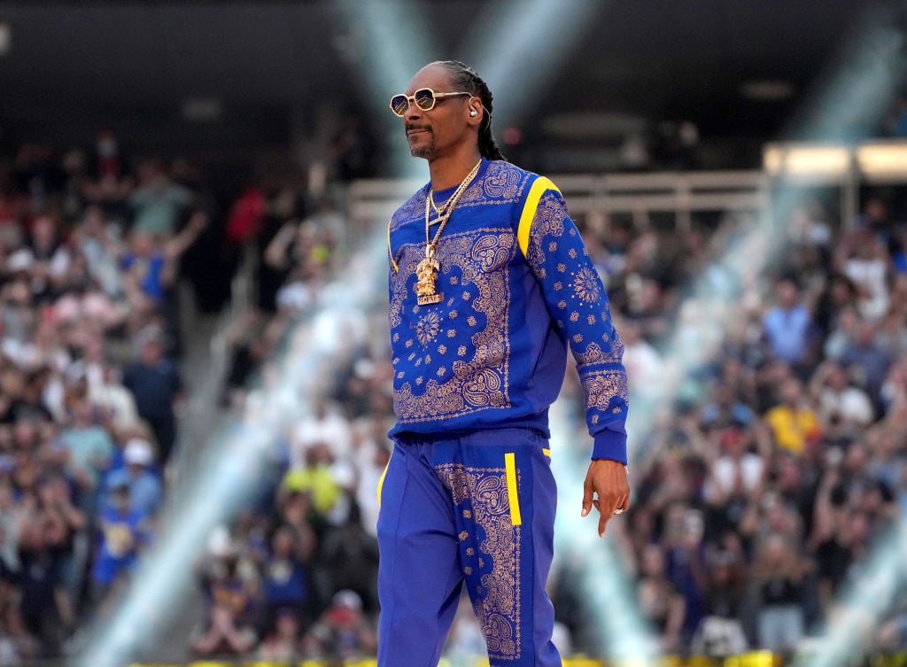 Snoop Dogg Included Gang References In His Super Bowl Halftime Show ...