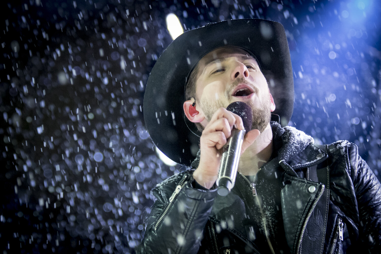 Country Singer Brett Kissel Talks Collaborating With 98 Degrees on 'Ain ...