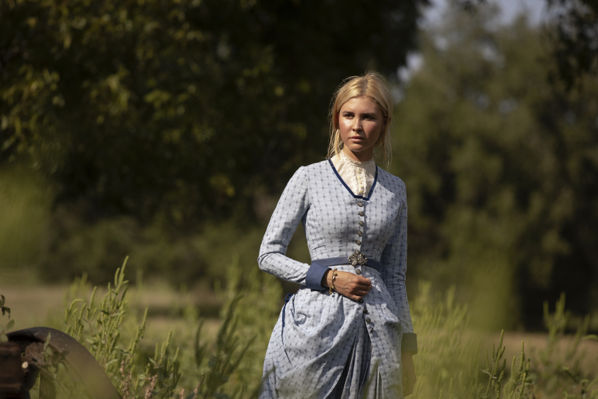 '1883' Star Isabel May Refuses to Go out While Working for a Very Good ...