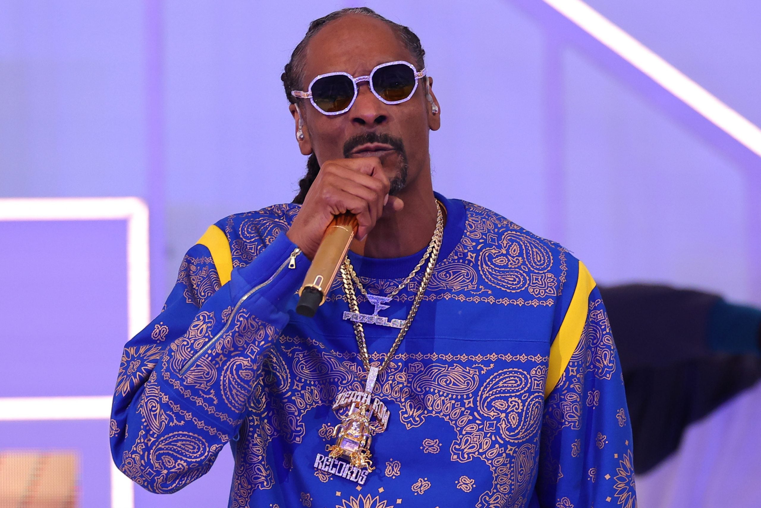Snoop Dogg Fainted When He Saw Tupac Shakur in the Hospital After He ...