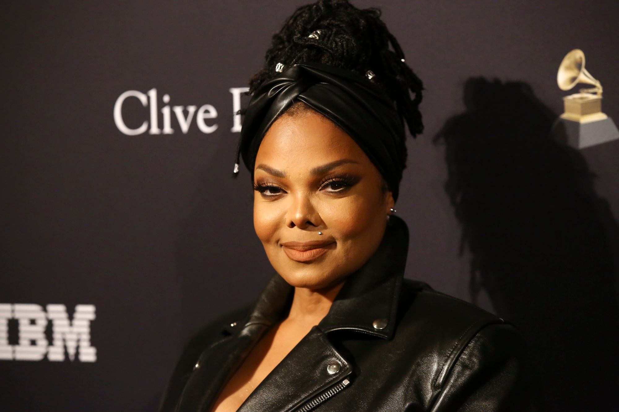 Fans Are Losing It Over Janet Jackson's Flexibility in Stretching Video ...