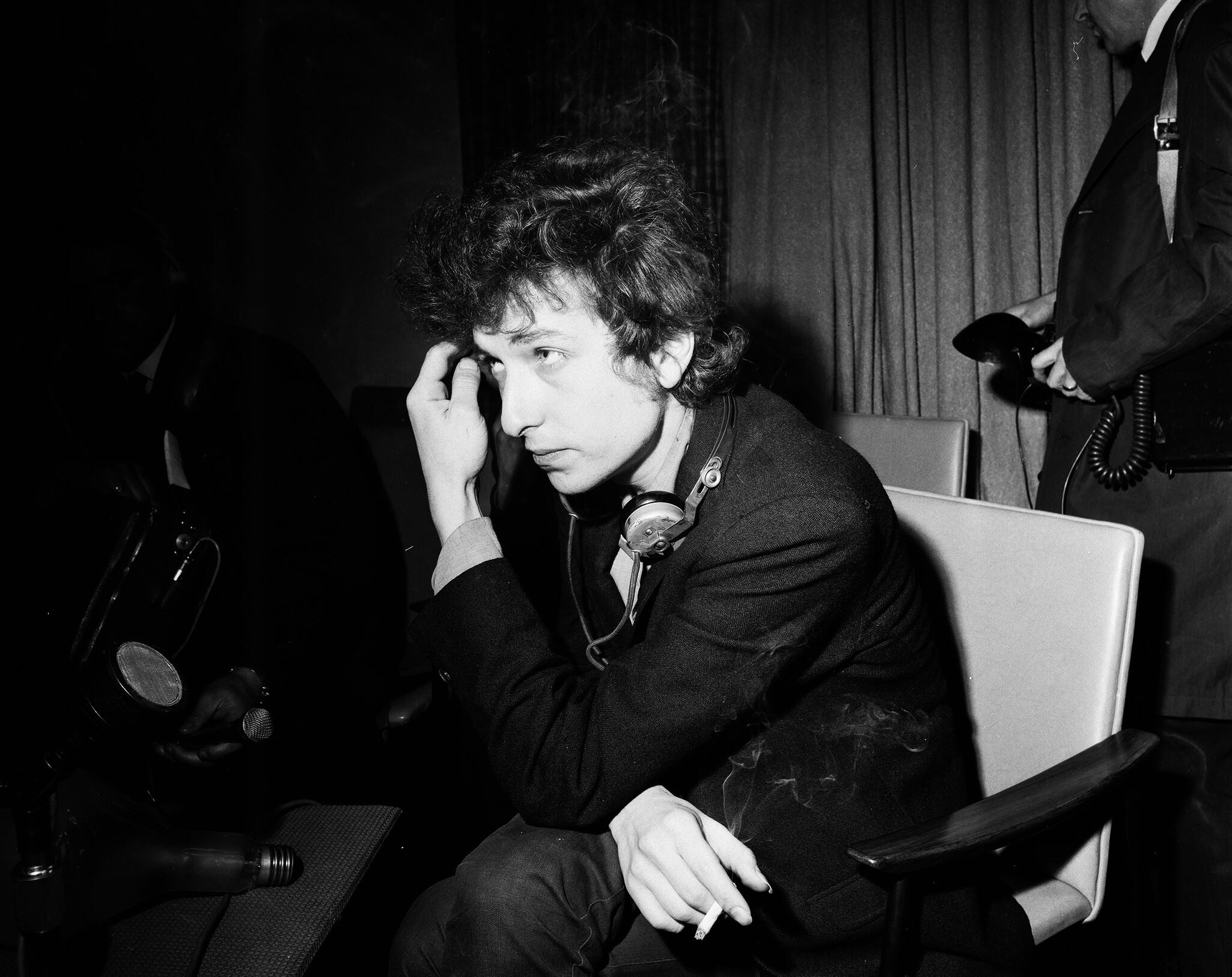 Bob Dylan Got Booed While Accepting an Award: 'They Looked at Me Like I ...