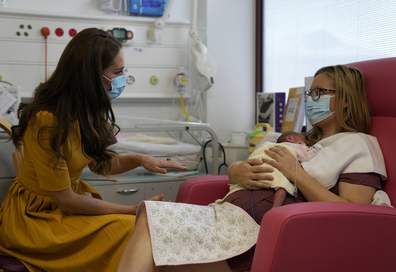 Kate Middleton Cradles a Newborn in Adorable New Photos From Her Recent ...