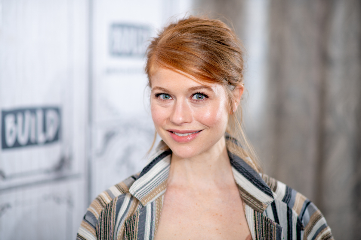 'The Handmaid's Tale': Genevieve Angelson Breaks Down Alanis' Creepy ...