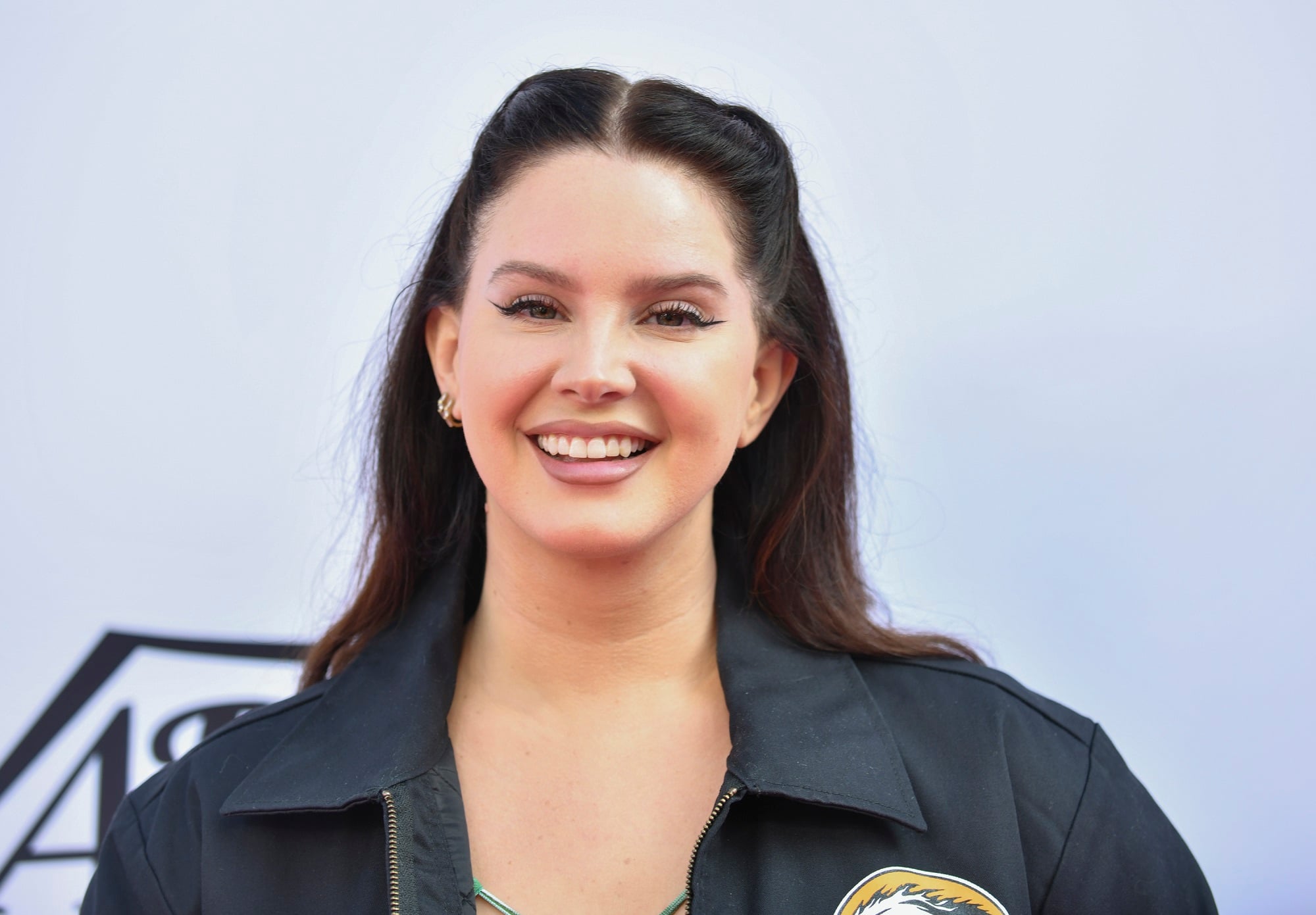 Lana Del Rey Promotes New Album With Only 1 Billboard — in Her Ex's ...