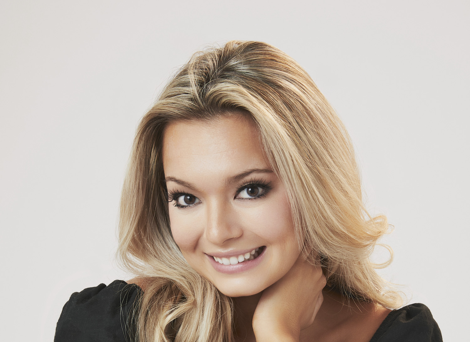 'The Bachelor': Who Is Cat Carter? Real Job, Instagram, and Age of Zach ...