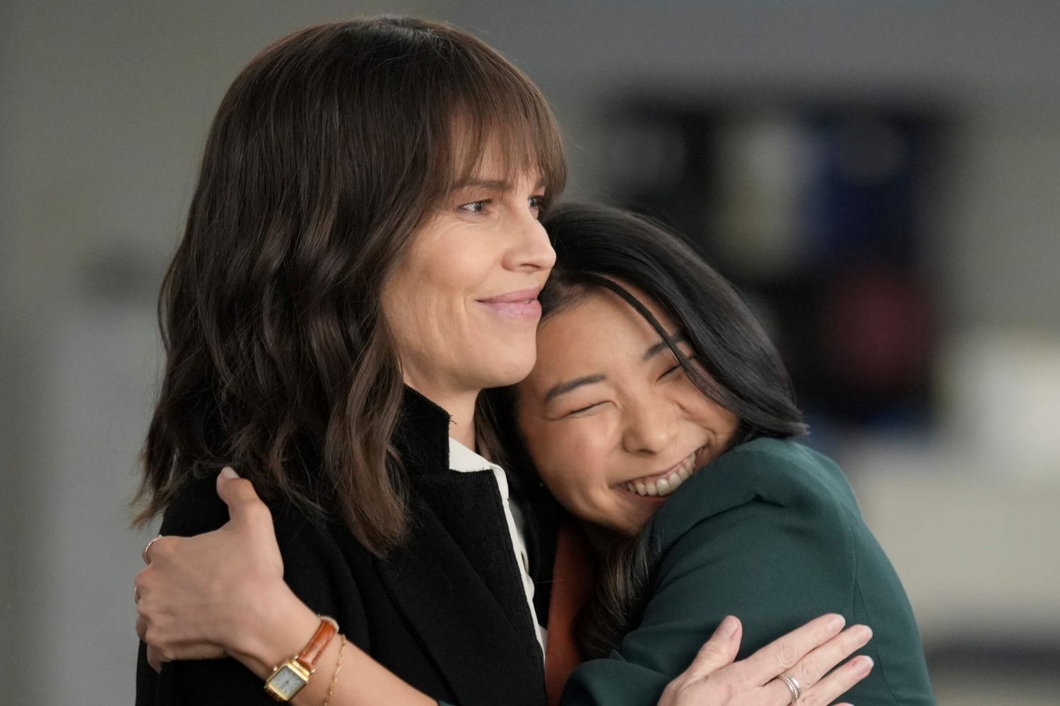 'Alaska Daily' Episode 8 Recap: Did Eileen and Roz Finally Solve Gloria ...