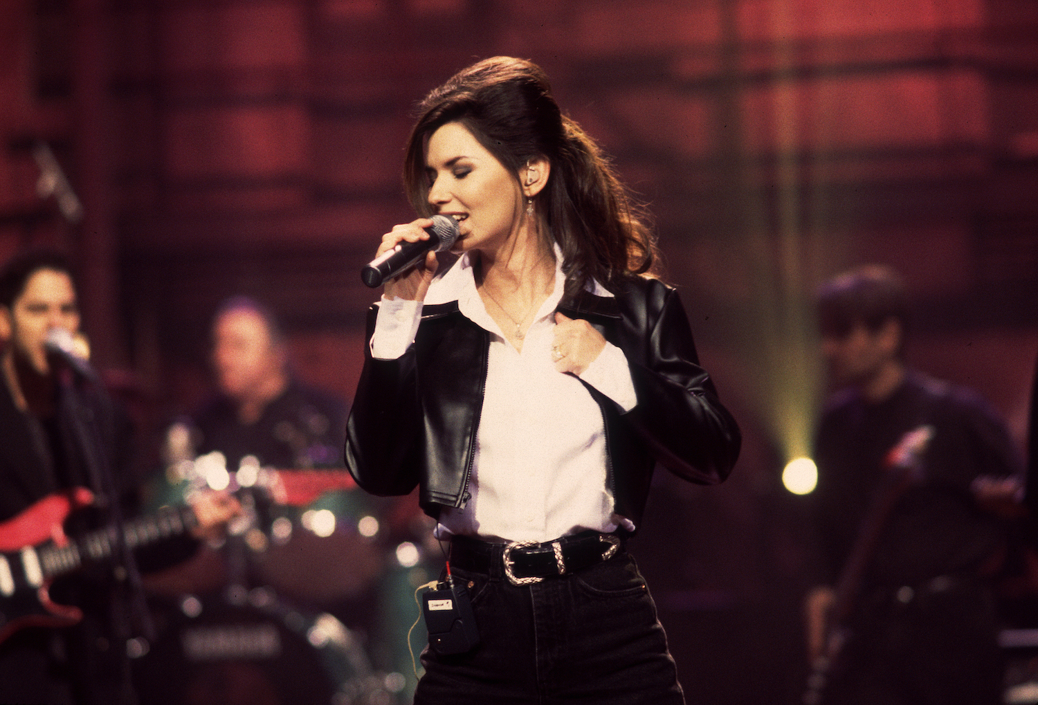 Shania Twain Said Getting Her Tongue Stuck to Frozen Metal Was a ‘Rite ...