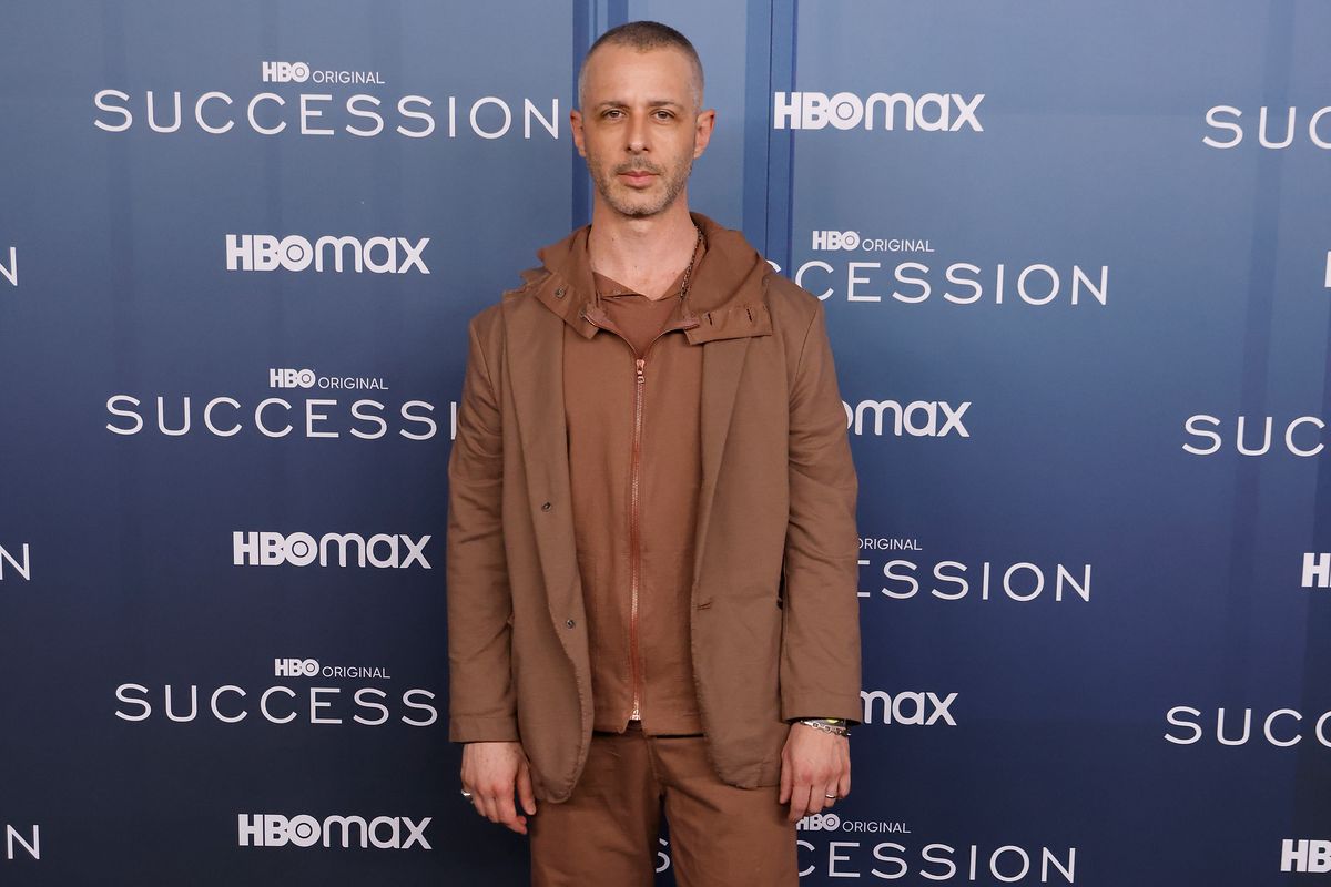 ‘Succession’ Star Jeremy Strong Admits to Taking at Least 1 Prop on ...