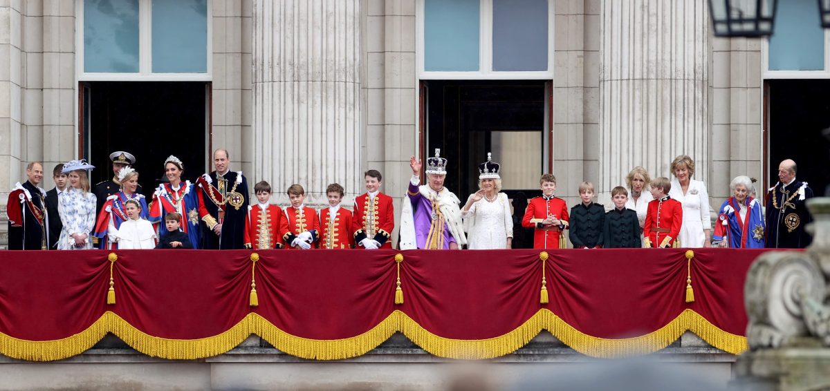 Queen Elizabeth II Would Have Wanted Prince Harry on the Balcony at ...