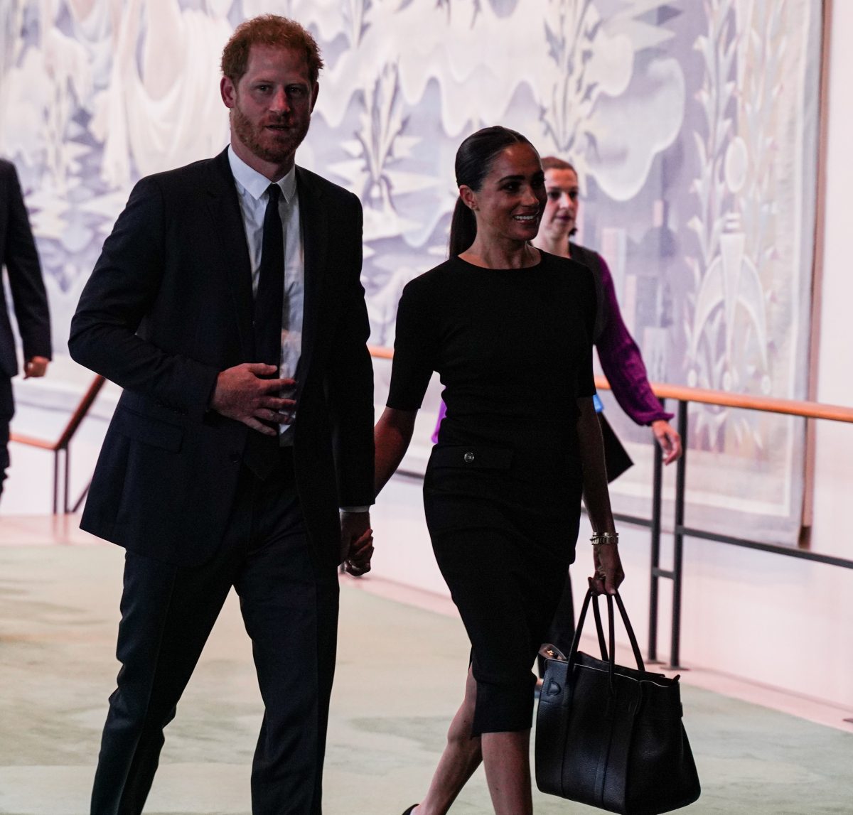 Body Language Expert Catches Meghan Markle's Subtle Hand Gesture That ...