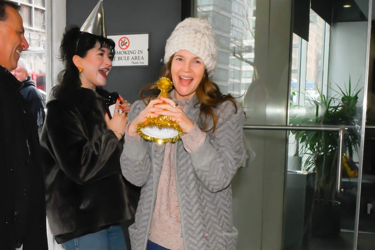 Drew Barrymore Out Makeup-Free... Not Afraid to Show Her REAL LOOKS!