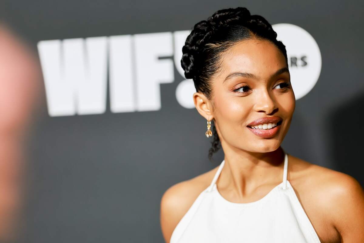 Actor Yara Shahidi Shows Off Her AMAZING LEGS At Fashion Week