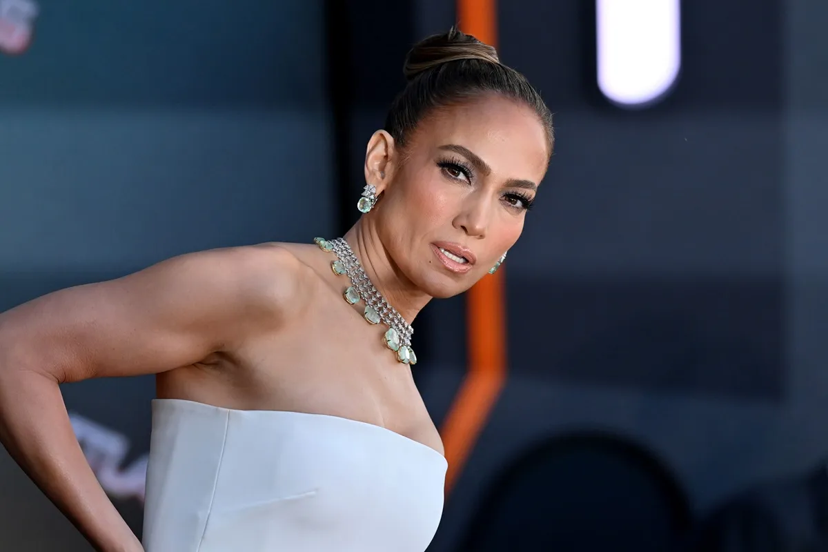 Jennifer Lopez Tells Herself Everyday That She’s ‘Youthful and Timeless’