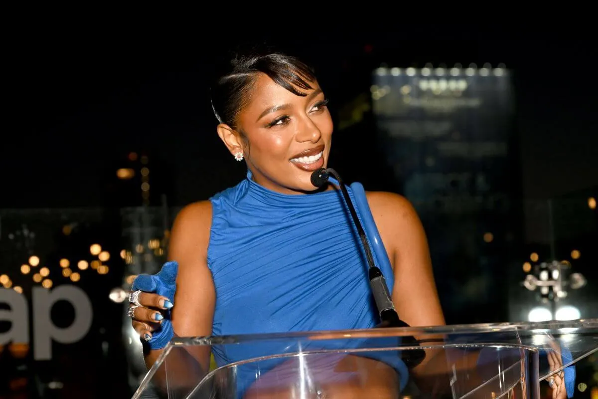 R&B Singer Victoria Monét Shows Off Her AMAZING 6-Pack Abs