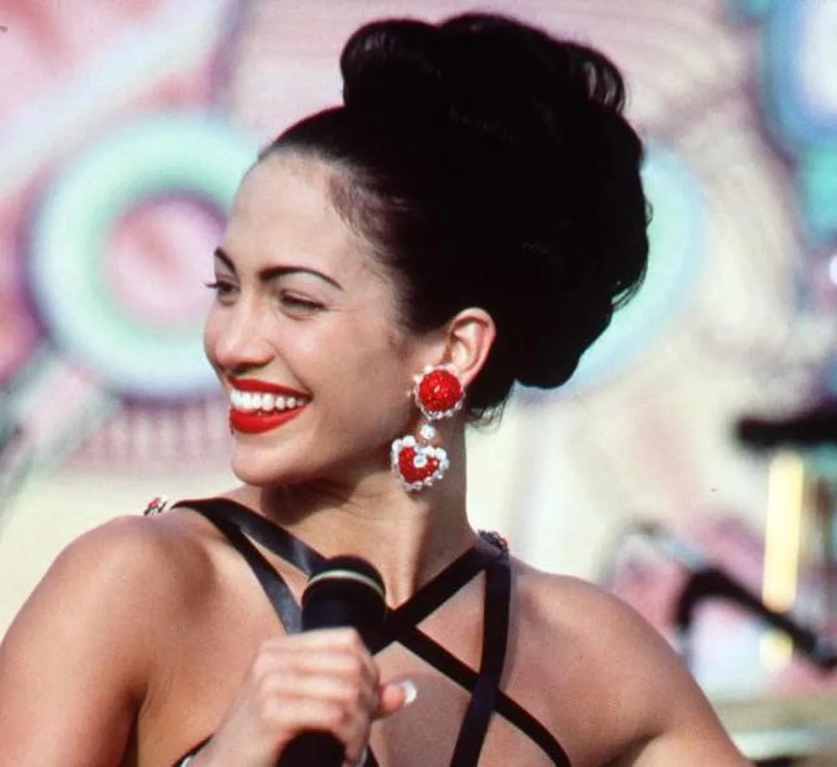 Jennifer Lopez Wept With Insecurity Every Night While Filming 'Selena ...