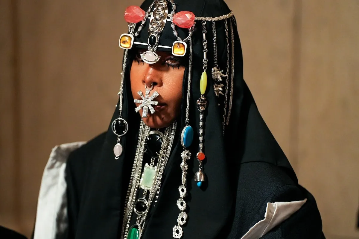 Erykah Badu Dazzles in Iconic Face Jewelry as She Redefines Glamour at ...