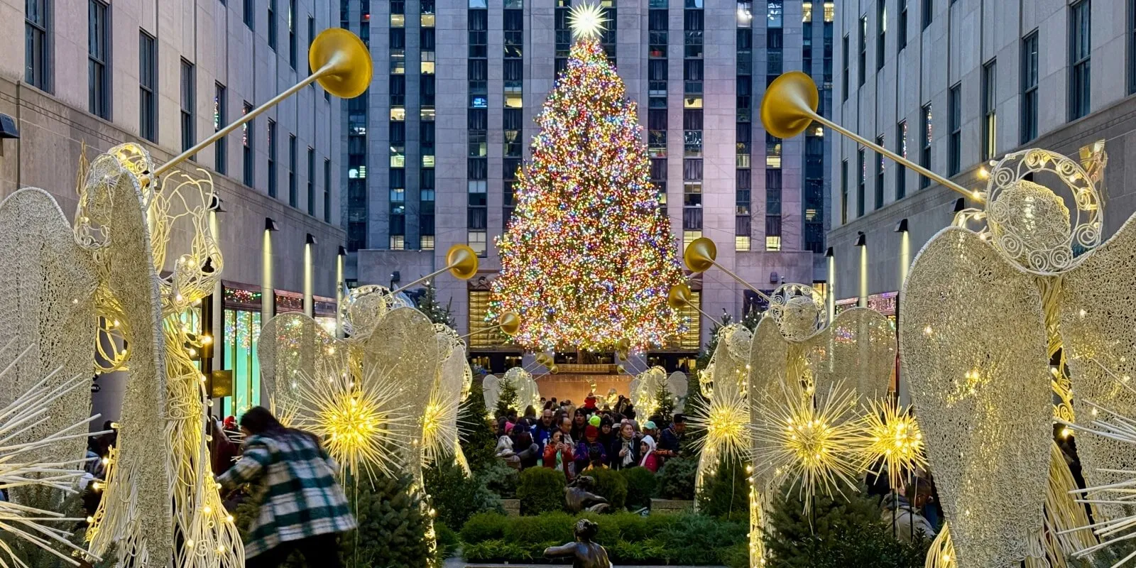 7 Christmas Songs That Have Nothing to Do With the Holiday Season