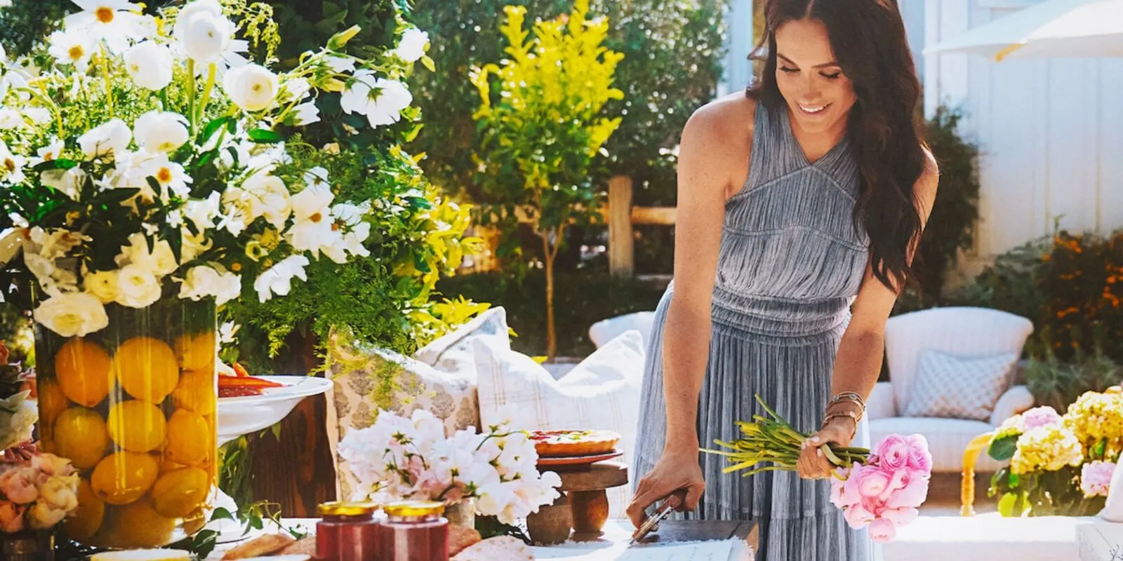 The Price of Meghan Markle's Jewelry She Flaunts in Netflix Trailer Is ...