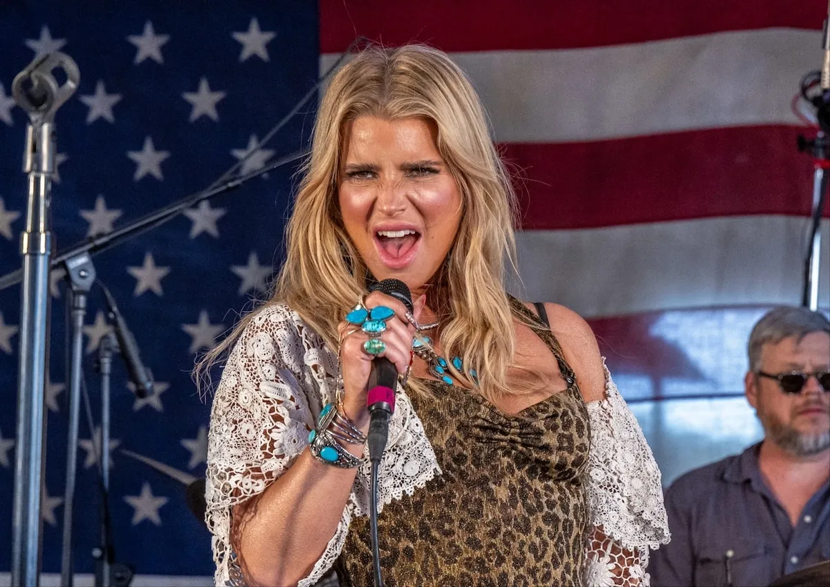 Jessica Simpson Stuns in Country Comeback 16 Years After Infamous High ...