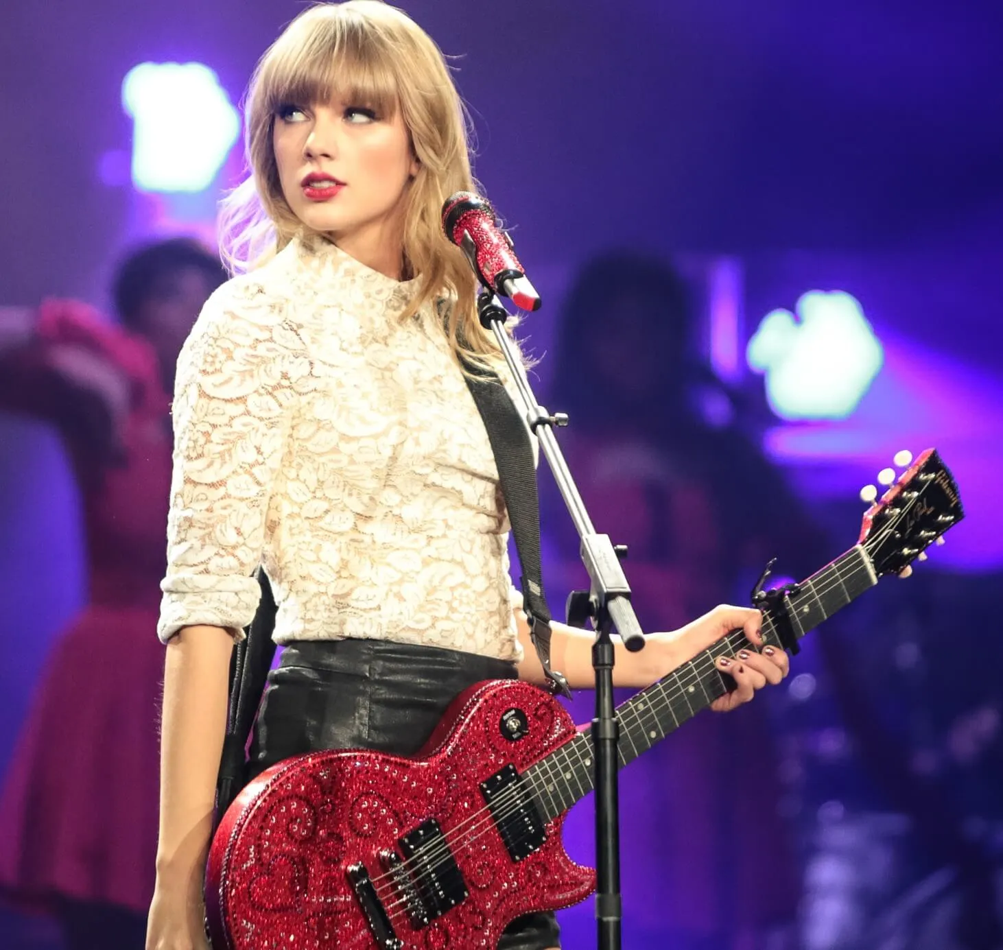 Taylor Swift Loves 1 Classic Rock Song That Explains Her Songwriting