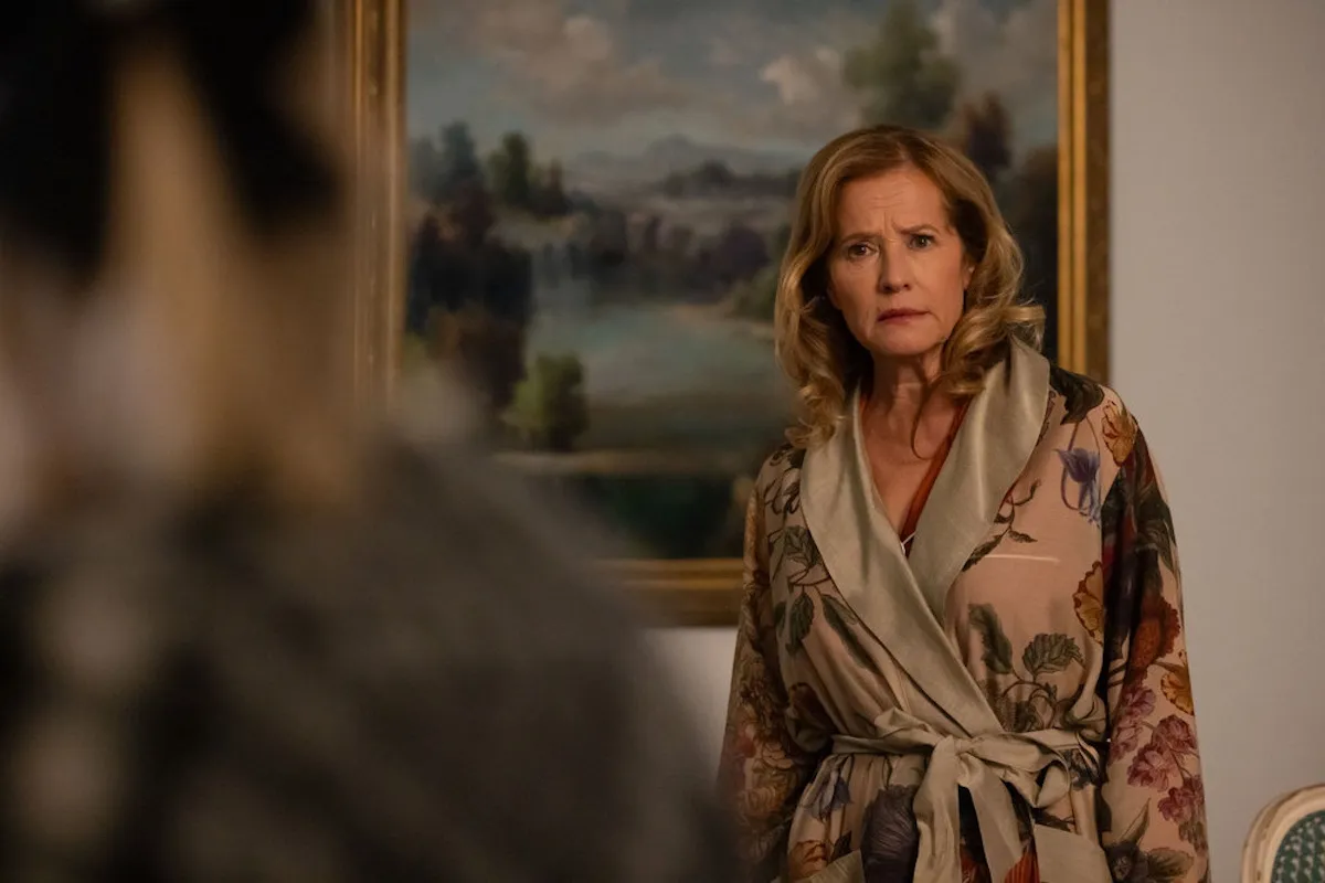 'Grosse Pointe Garden Society': AnnaSophia Robb's Alice Gets Caught By ...