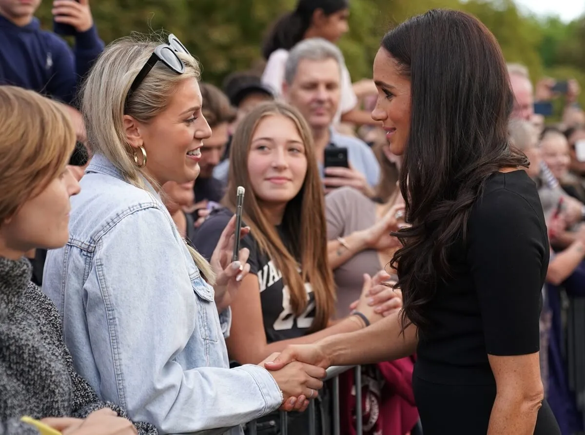 This Is What Woman in the Crowd Said to Meghan Markle Before Their Hug ...