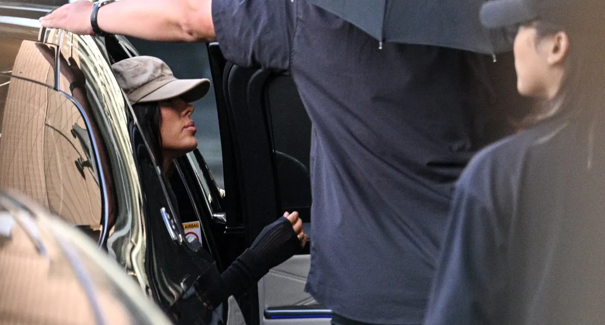 Bianca Censori Shocks Fans With a Totally Average, Completely Typical ...