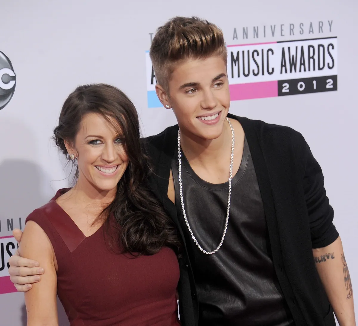 Justin Bieber's Mother Randomly Asked for Prayers For Her Son Ahead of ...